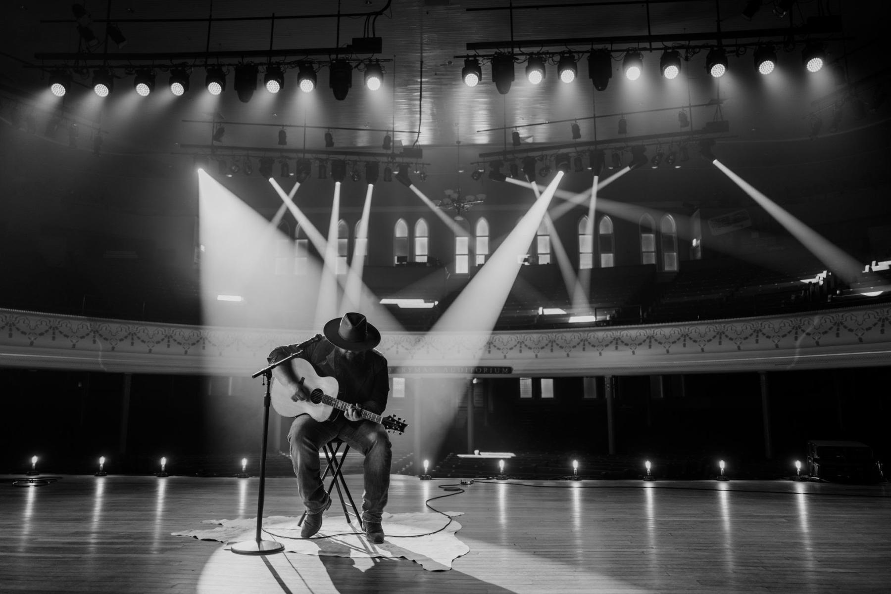 LARRY FLEET SETS FIRST-EVER NASHVILLE HEADLINE SHOW | Big Loud