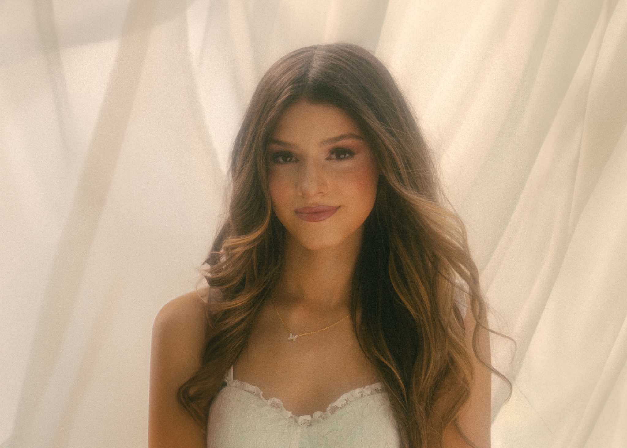 HAILEY BENEDICT RELEASES “CARL DEAN,” A TENDER TRIBUTE TO LOVE OUTSIDE THE SPOTLIGHT | Big Loud