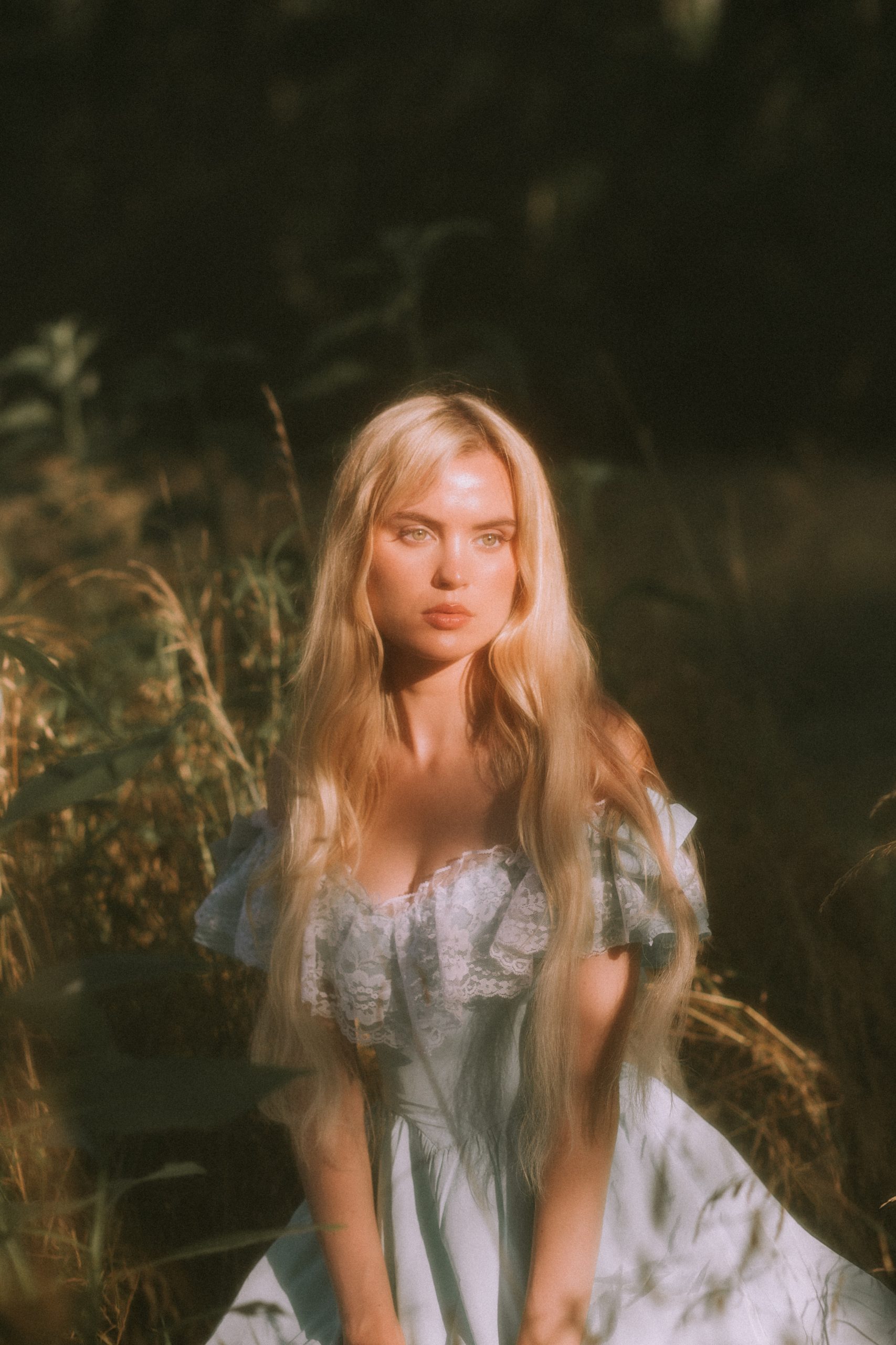 PROLIFIC ARTIST-WRITER ZANDI HOLUP EMBRACES SINGULAR ECCENTRICITY ON ...